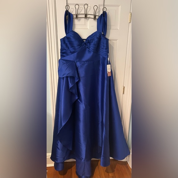 Stacees | Dresses | Stacees Aline Off The Shoulder Satin Ruffled Slit ...